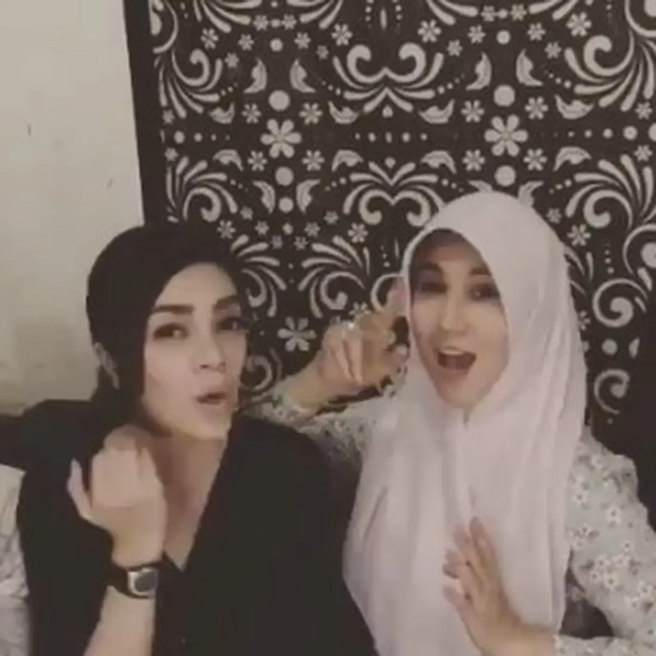 Kenang Sinetron Bidadari, Ini 6 Potret Persahabatan Nova Soraya dan Marini Zumarnis - Hot ...