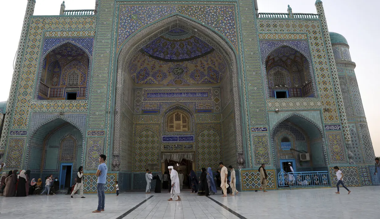 FOTO: Mengunjungi Masjid Biru, Ikon Bangunan Megah di Afghanistan ...
