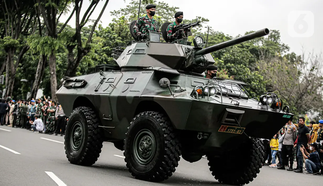 Presiden Jokowi Saksikan Defile Tiga Matra TNI - Foto Liputan6.com