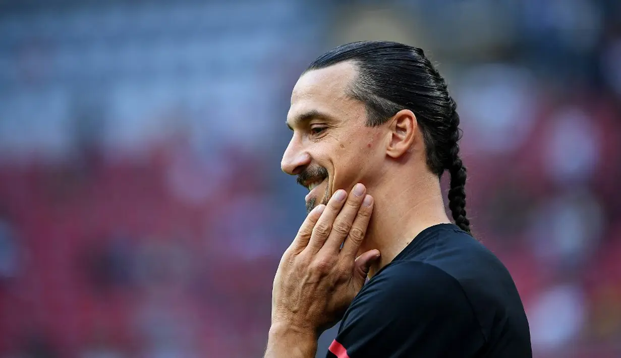 FOTO: Gaya Rambut Zlatan Ibrahimovic Saat AC Milan Kalahkan Lazio ...