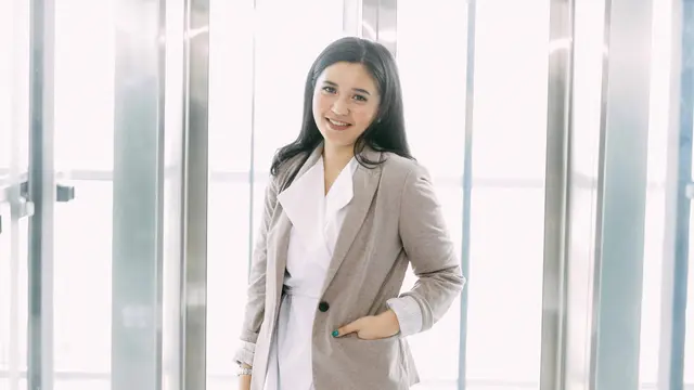 Sibuk di Dunia Kedokteran, Andira Duet Bareng Penyanyi Malaysia ...