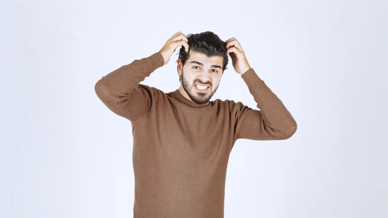 6 Penyebab Rambut Rontok Parah yang Sering Tidak Disadari dan Cara ...