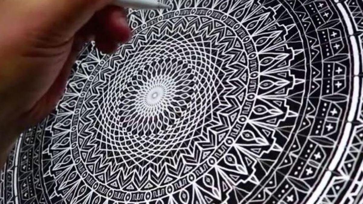 Menghipnotis Diri dengan Pembuatan Mandala Secara Digital Ini!