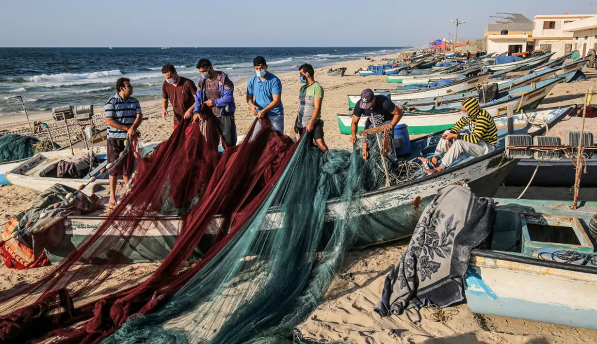 FOTO: Potret Nelayan Palestina Menangkap Ikan di Laut Mediterania ...