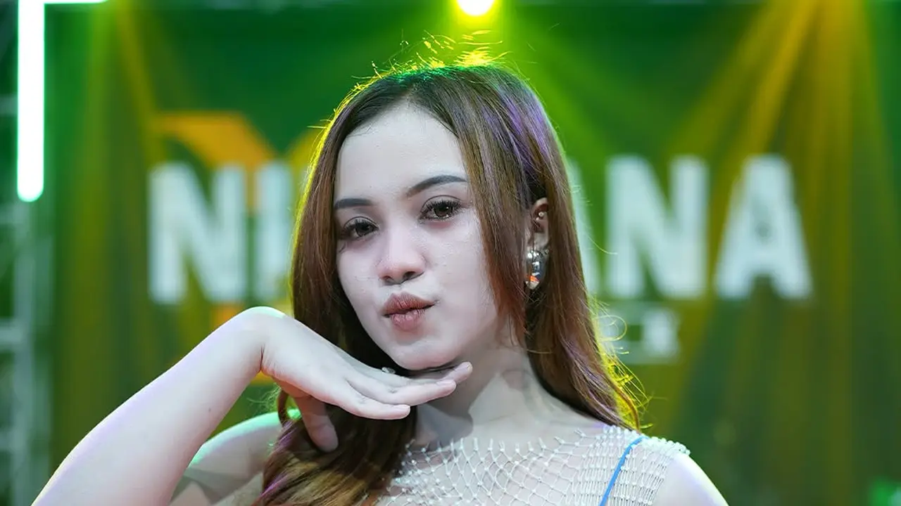 Lirik Lagu Tia Monika dari Ajeng Febria Trending Nomor 2, Viral di ...