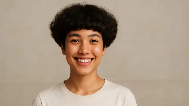 7 Potongan Rambut Pendek Keriting Mengembang, Tampil Fresh dan Natural ...