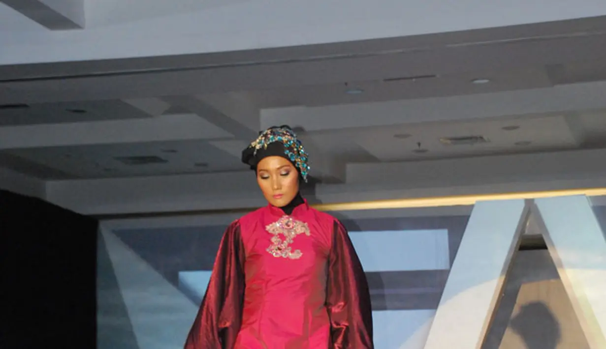 Cantiknya Warna-Warni Koleksi Busana Andy Sugix Dalam 'Value Of Indonesia' - Photo Fimela.com