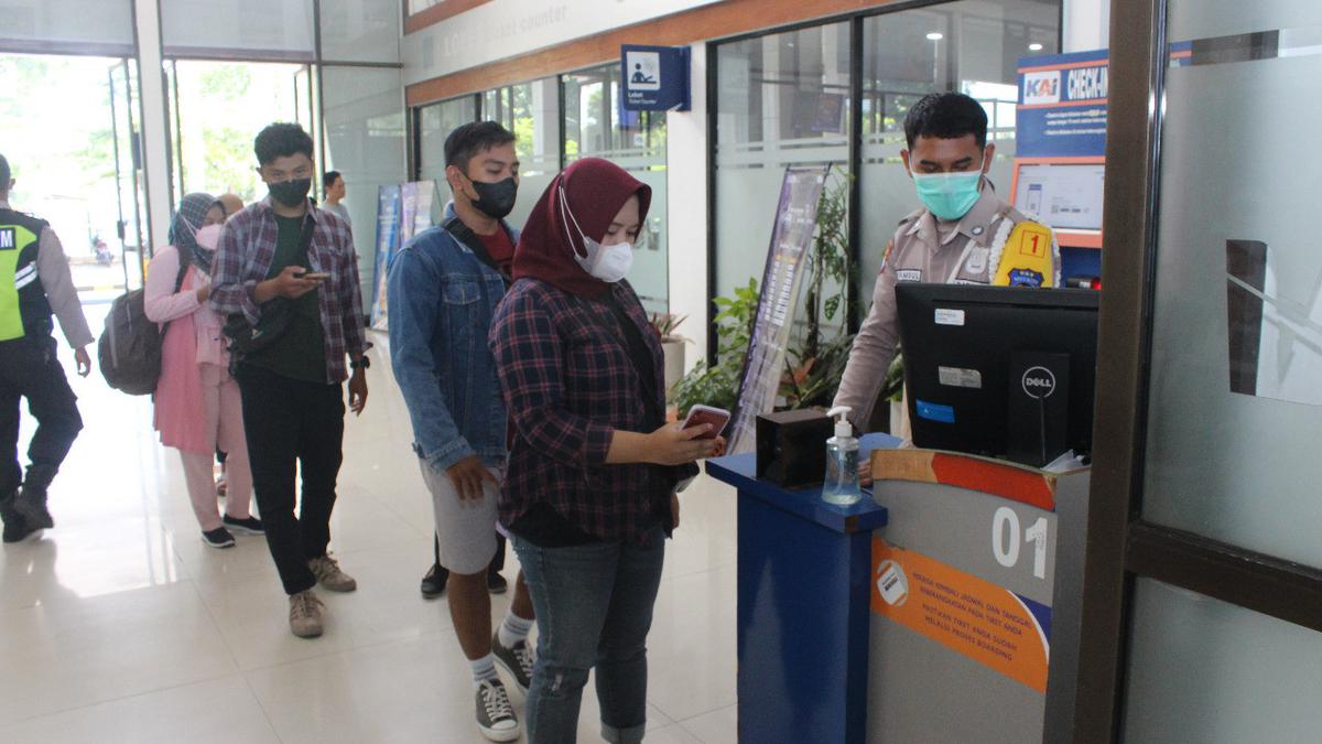 Tiket Kereta Api di Daop 9 Jember Terjual 92 Ribu Jelang Libur Nataru - Surabaya Liputan6.com