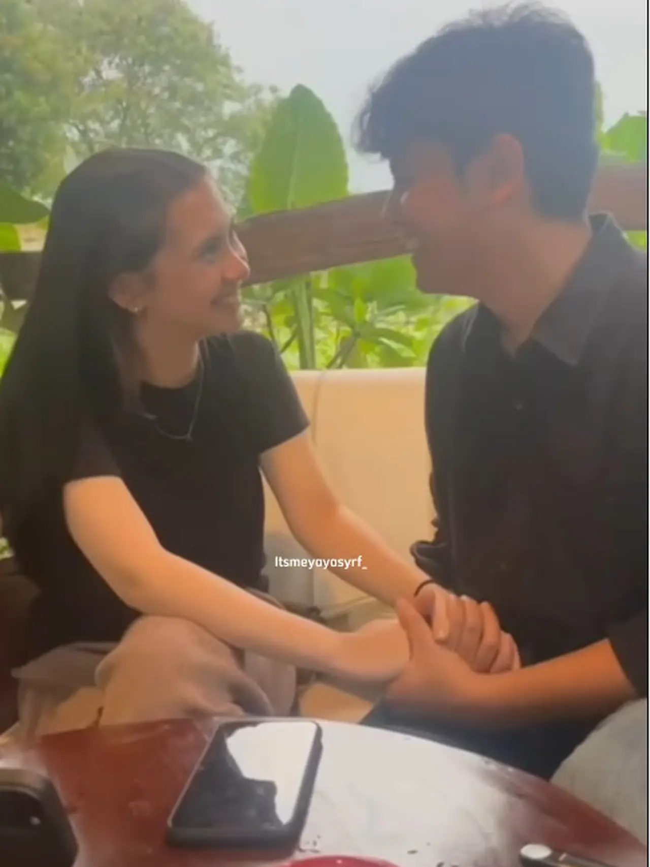 6 Potret Aliando dan Richelle Skornicki Gandengan Tangan, Akui Telah ...