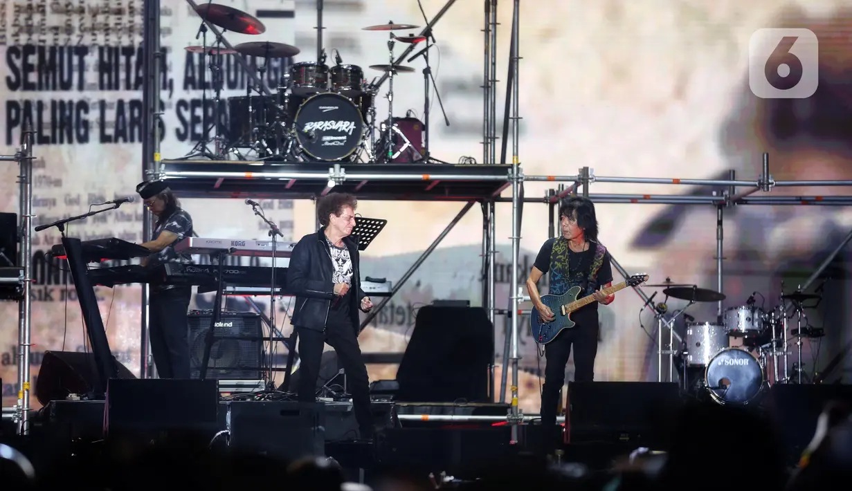 God Bless Rayakan 50 Tahun Berkarya di Synchronize Fest 2023 - Foto ...