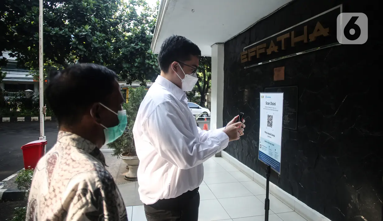 FOTO: Ibadah Perjamuan Kudus Tatap Muka - Foto Liputan6.com