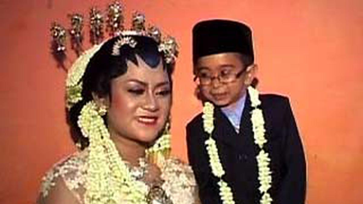 Daus Mini Resmi Menduda - ShowBiz Liputan6.com