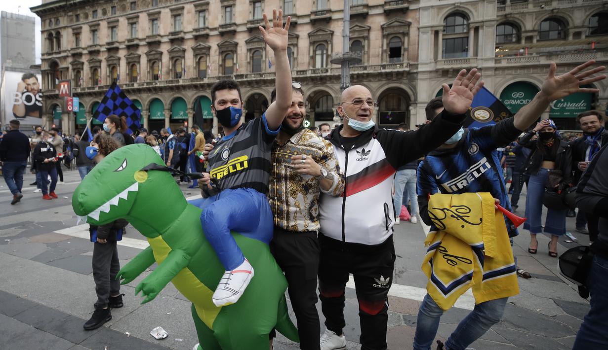 FOTO: Euforia Suporter Inter Milan Raih Scudetto - Foto Liputan6.com