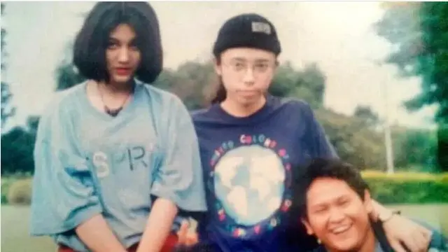 7 Potret Lawas Kedekatan Melly Goeslaw dan Nike Ardilla, 'Duet' Lagu ...