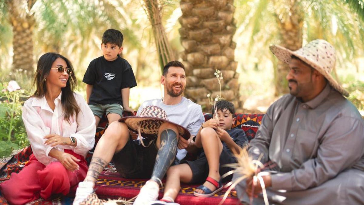 7 Potret Gaya Lionel Messi dan Keluarga Liburan ke Arab Saudi yang ...