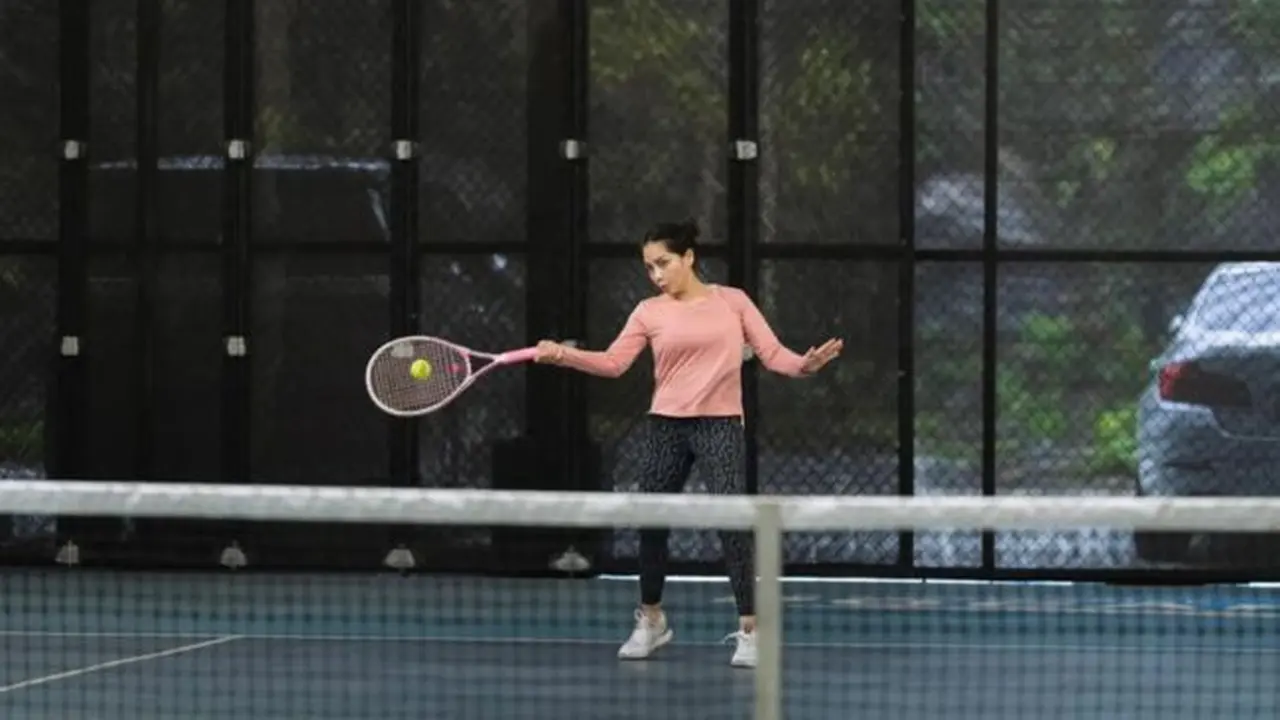 7 Potret Totalitas Nagita Slavina Latihan demi Lagi-Lagi Tenis Internasional, Siap Tantang Seleb ...