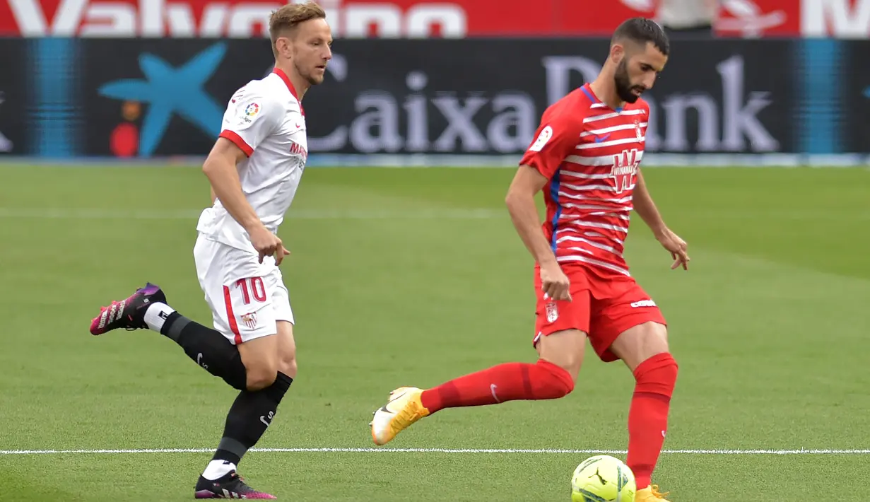 FOTO: Kurang Satu Menit, Laga Dilanjut usai Wasit Tiup Pluit Akhir di ...