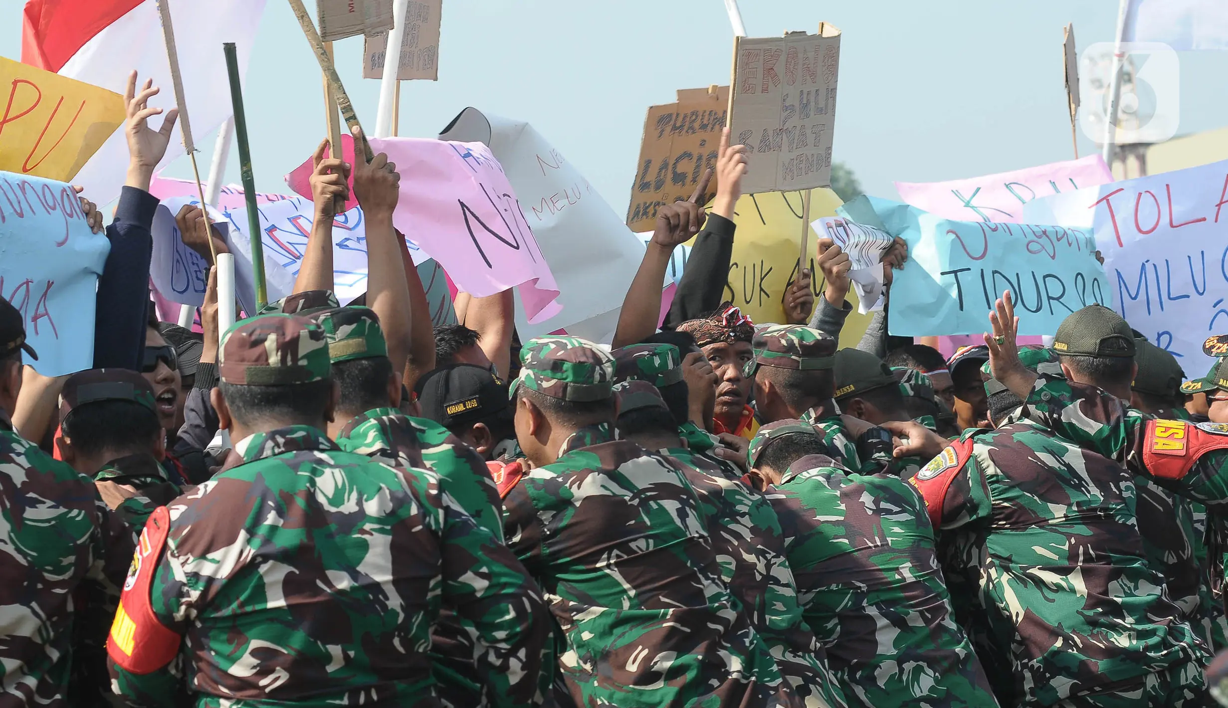 TNI Simulasikan Pengamanan Unjuk Rasa Penolakan Hasil Pemilu 2024 - Foto Liputan6.com