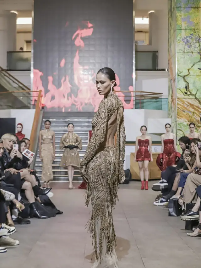 Koleksi Desainer Indonesia Julianto untuk Fashion Show di Milan Italia ...