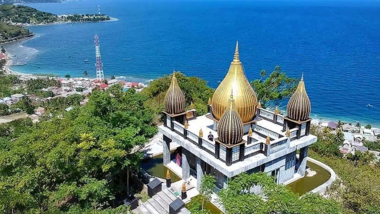 Masjid Walima Emas, Destinasi Religi di Serambi Madinah Gorontalo ...