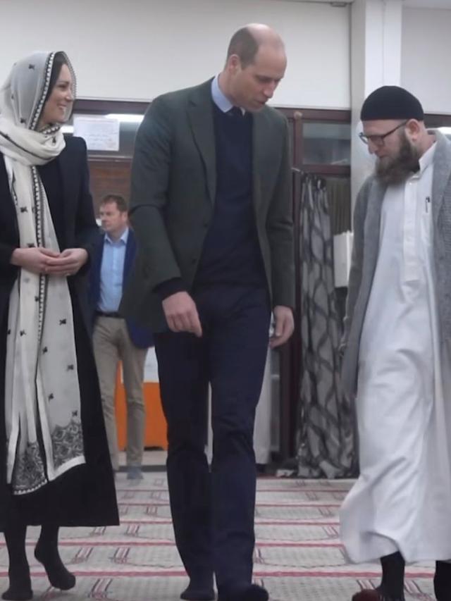 Anggunnya Kate Middleton Berkerudung Saat Kunjungan Penggalangan Dana ...