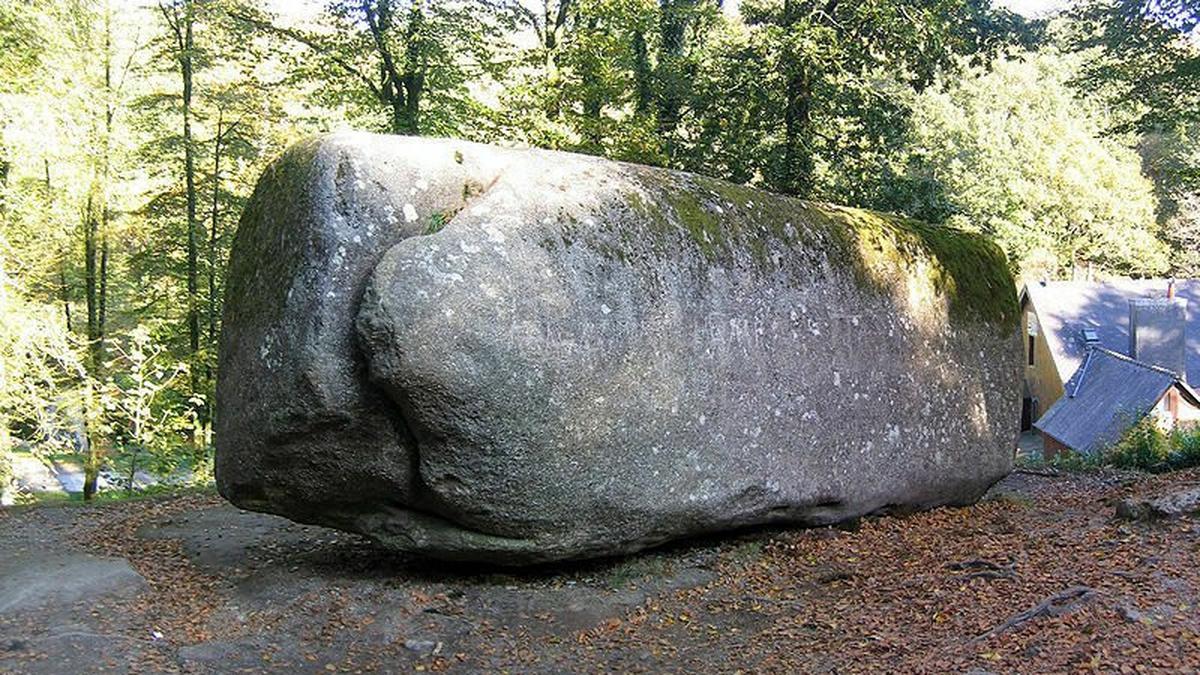 Sulit Dipercaya, Batu Raksasa Berbobot 132 Ton Ini Bisa Digerakkan Manusia