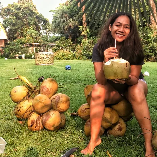 6 Potret Nia Dinata, Sutradara Keturunan Pahlawan Nasional Otto ...
