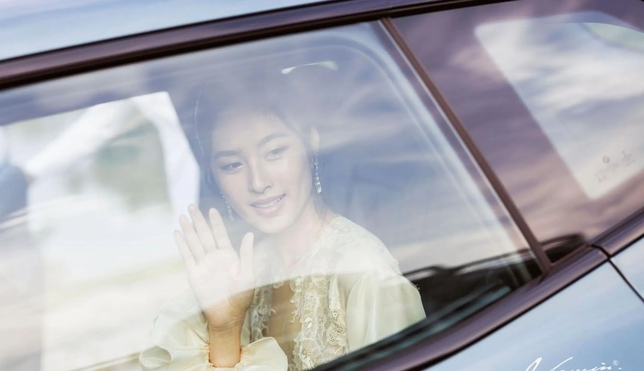 Dekorasi Jamuan Makan Pernikahan Intim Nong Poy, Penuh Bunga dan ...