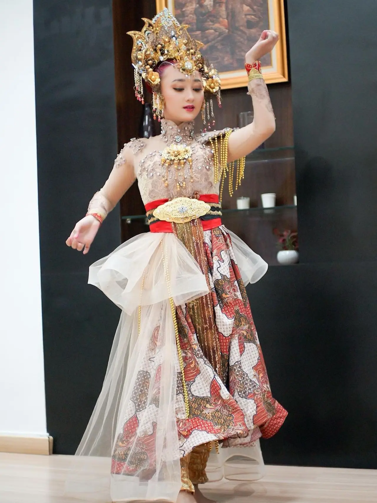 6 Potret Penampilan Sandrina Mazaya di IMB 2021, Memesona Pakai Busana ...