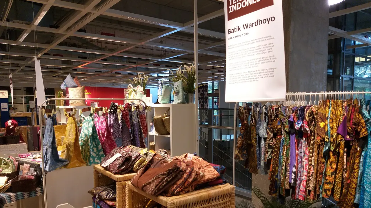 Pesona Batik dan Bordir Karya UKM di Teras Indonesia - Lifestyle ...