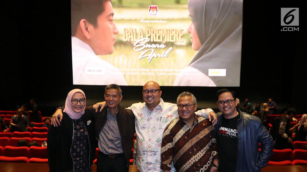 FOTO: Ketika Ketua dan Anggota KPU Nobar Film Suara April - Foto ...