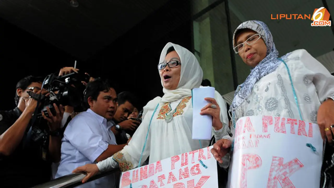 Bundo Putri Datangi KPK, Mengaku Kenal `SBY` - News Liputan6.com