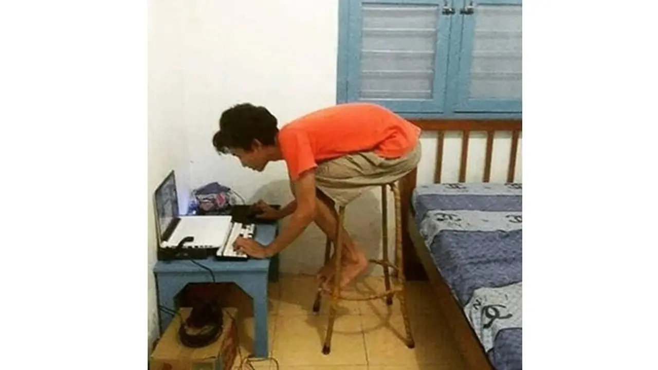 6 Posisi Orang Duduk Ini Nyeleneh Banget, Persulit Diri