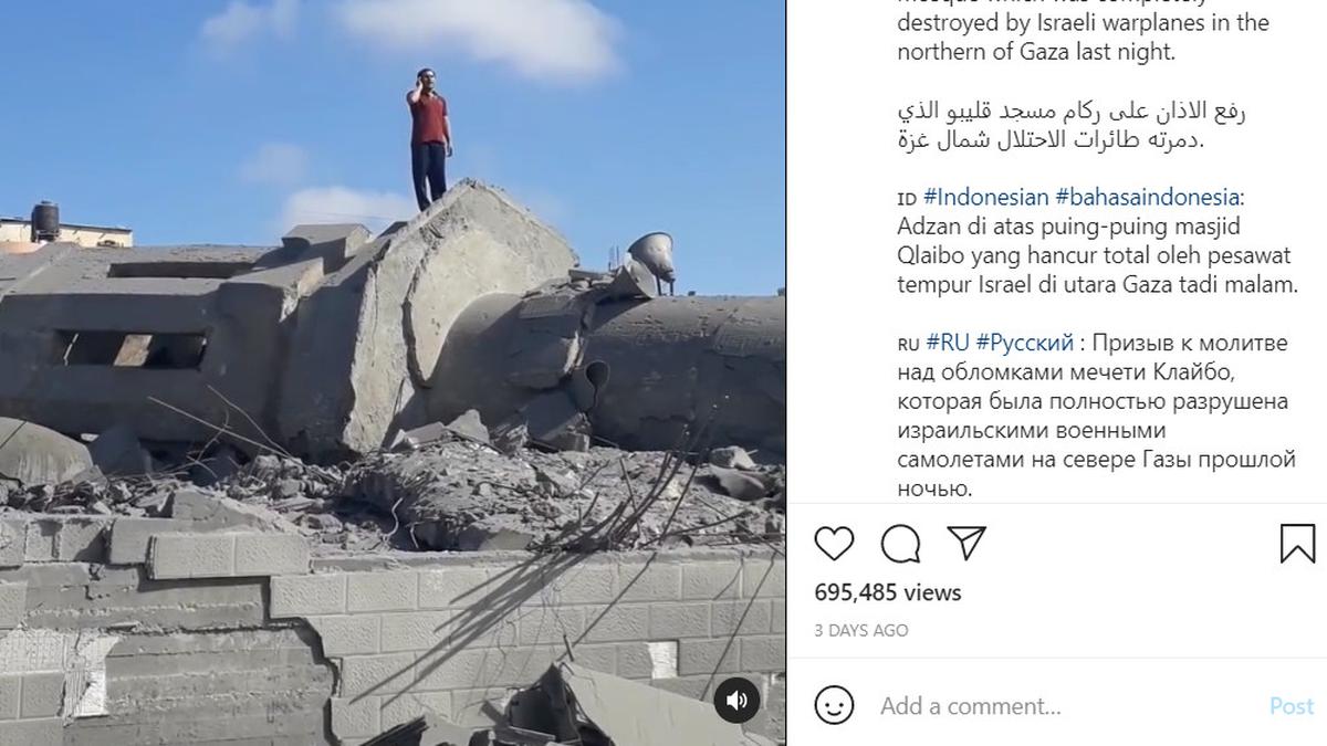 Mengharukan, Muazin di Gaza Kumandangkan Adzan di Atas Reruntuhan Masjid