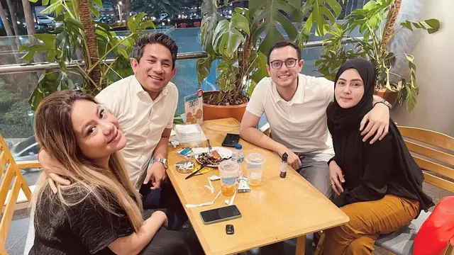 6 Potret Aji Yusman dan Istri, Saling Dukung ketika Kondisi Ekonomi Sedang Tak Baik - Hot ...
