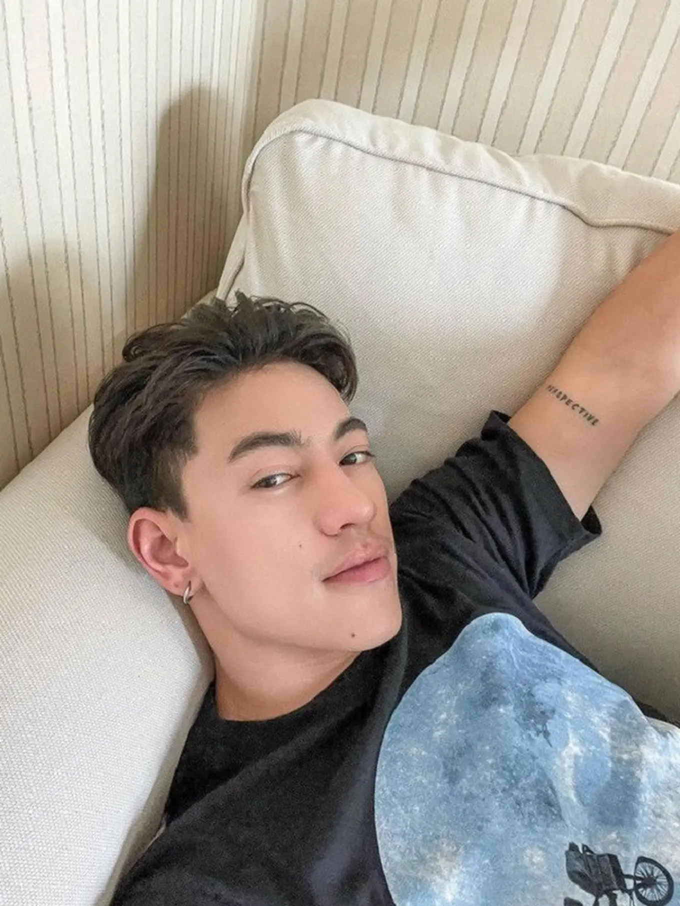 5 Potret Macho Zee Keenan, Selebriti Transgender Thailand yang Berdarah ...