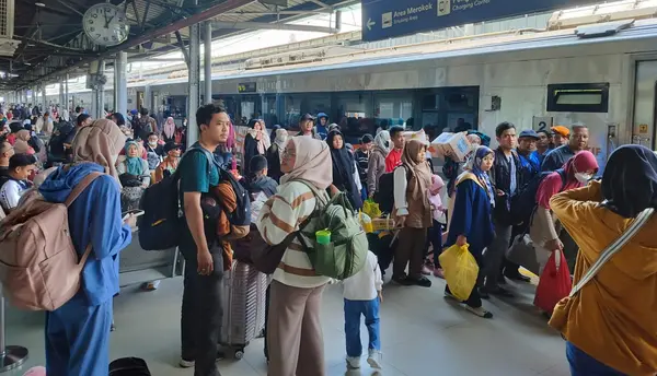 Adidas Rilis Koleksi Sepatu Edisi Pulau Sumatera, Desainnya ...