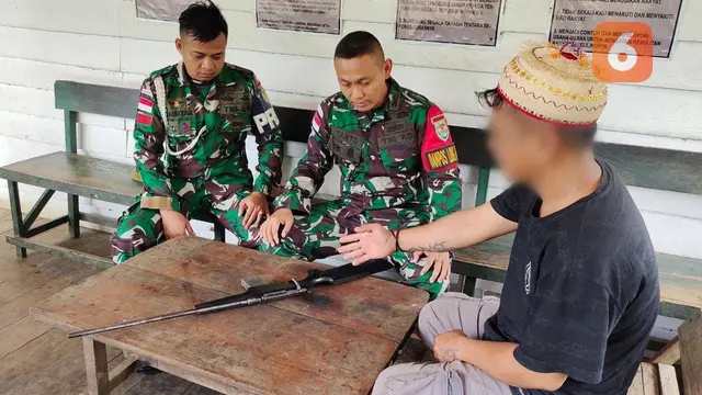 Warga Di Perbatasan Indonesia Malaysia Serahkan Senpi Rakitan Ke Tni