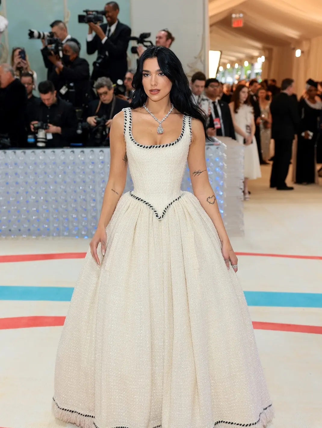 Cantik dan Elegan, 6 Inspirasi Gaun Met Gala yang Sempurna Sebagai ...