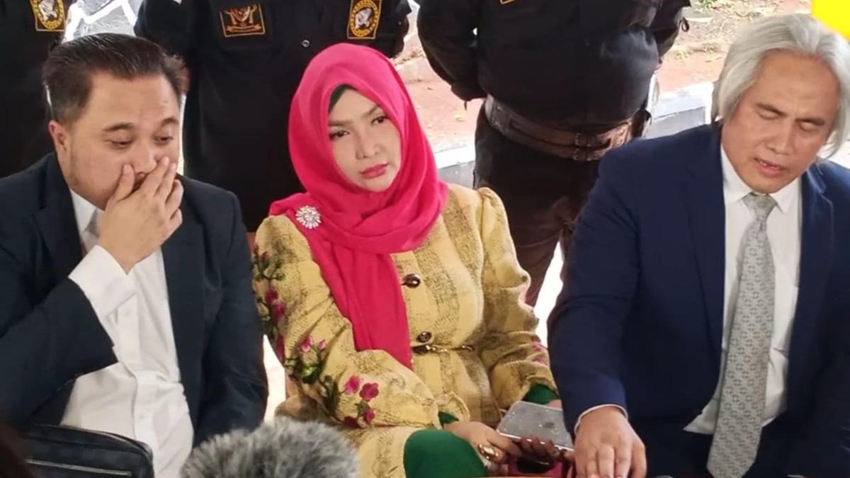 Roro Fitria Resmi Bercerai dari Andre Irawan - ShowBiz Liputan6.com