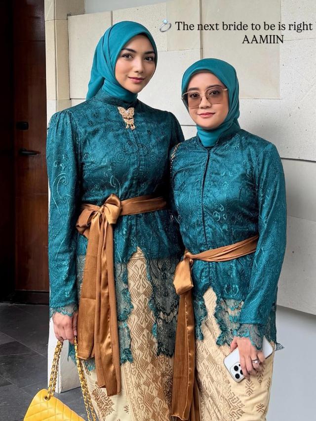 Model Atasan Brokat Hijab dan Rok Songket ala Citra Kirana, Gaya Simpel ...