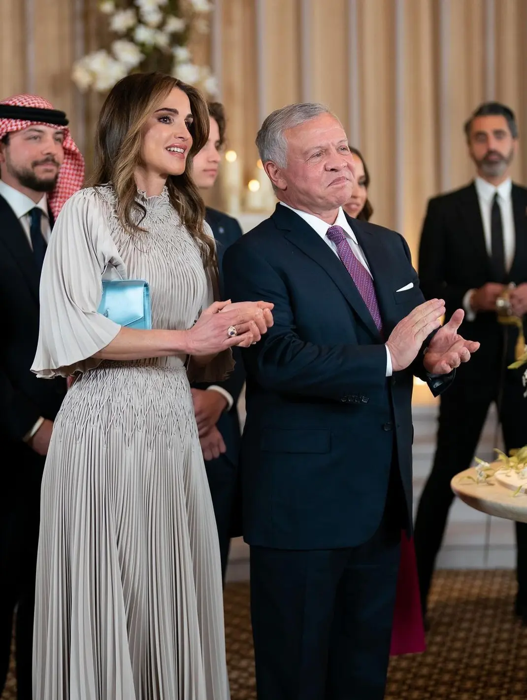 Gaya Modis ala Ratu Rania dari Yordania yang Curi Perhatian di ...