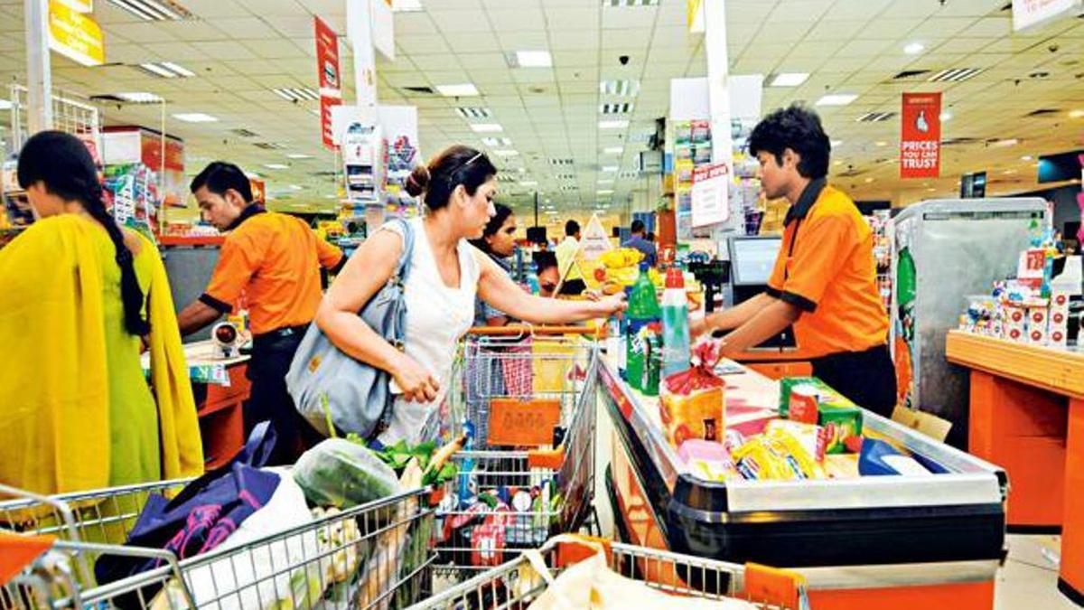 10 Tipe Pembeli yang Pasti Ada di Setiap Toko, Kamu yang Mana?