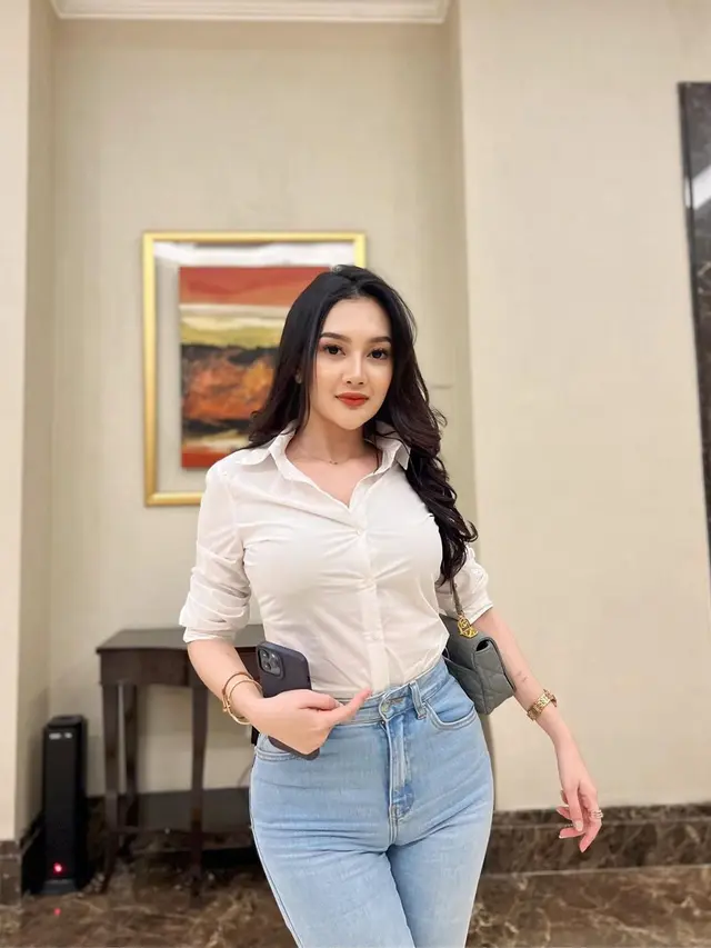 Veni Nur Nyanyikan Ulang Lagu Gak Pake Lama, Luapkan Perasaan Jatuh Cinta Sesuai Suasana Hatinya ...