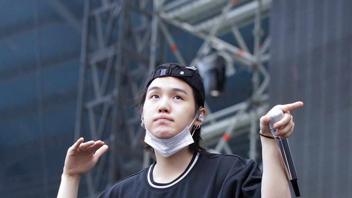 Suga BTS Ultah ke-30: Big Hit Music Rilis Foto di Balik Layar, J-Hope ...