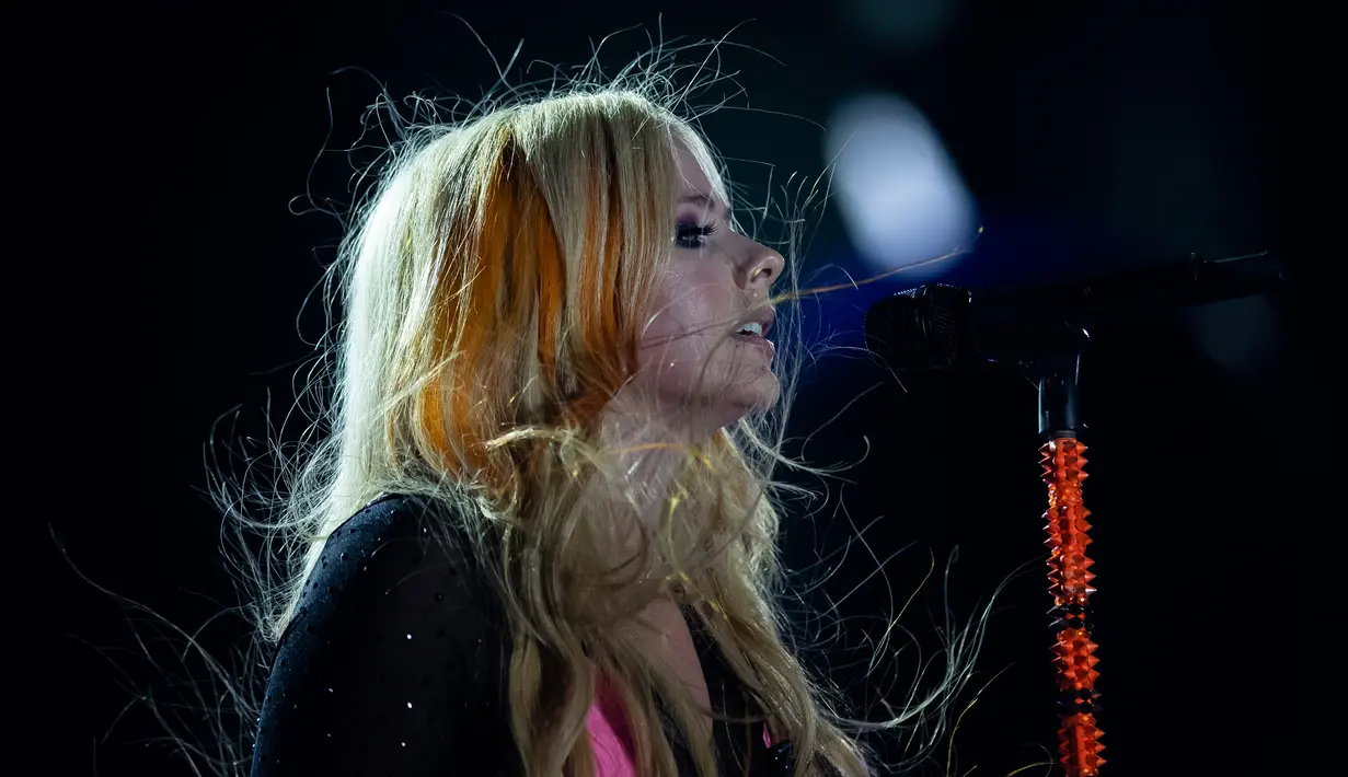 Avril Lavigne Tampil di Rock in Rio, Tuai Banyak Keluhan - Foto ...