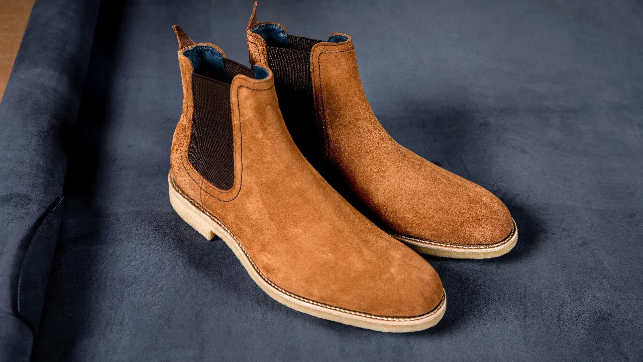 Cara Membersihkan Sepatu Suede yang Tepat - Fashion Fimela.com