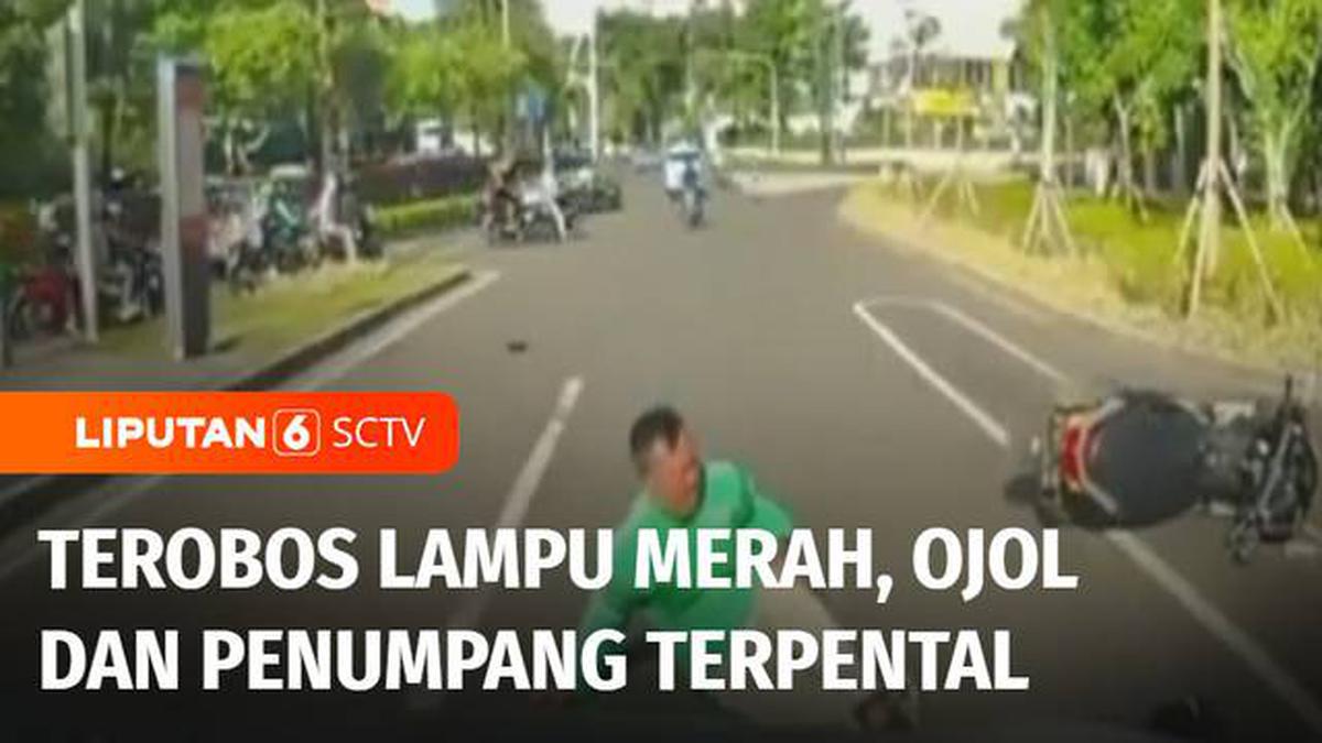 VIDEO: Nekat Terobos Lampu Merah, Ojol dan Penumpang Wanita Terpental di Menteng - TV Liputan6.com