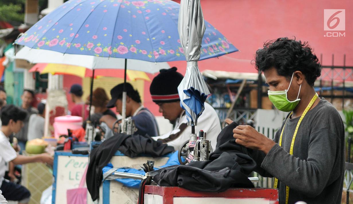 Penjahit Keliling Banjir Order Jelang Lebaran - Foto Liputan6.com