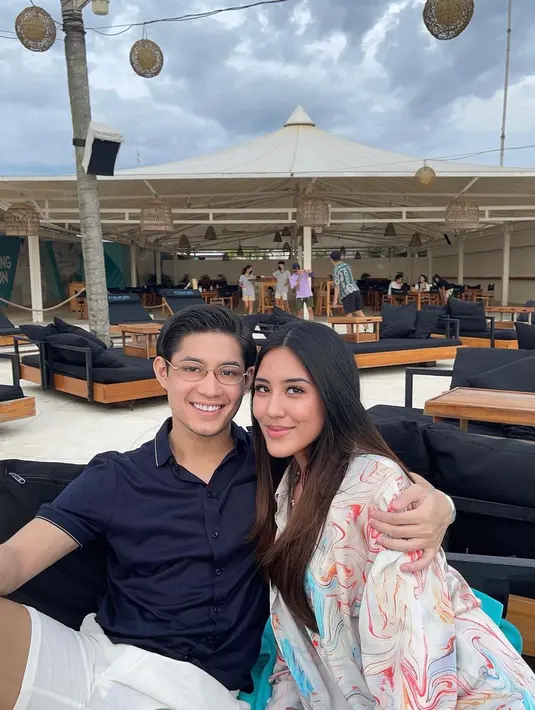 Genap 24 Tahun, Potret Kemesraan Teuku Rasya dengan Cleantha Islan - Photo Fimela.com